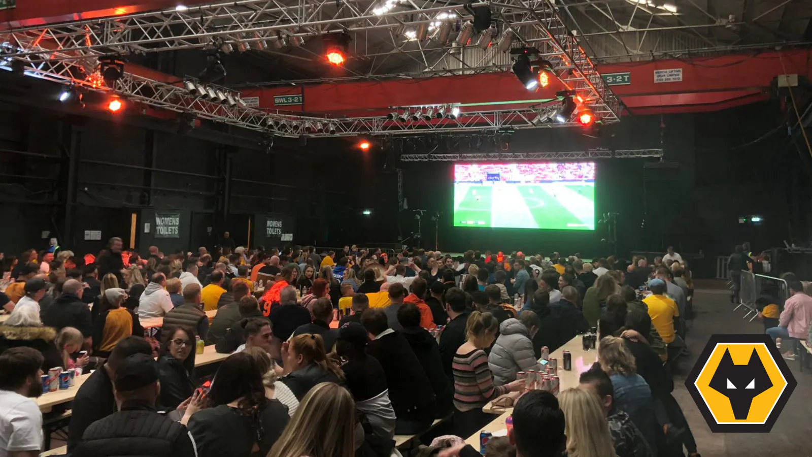 Big Screen Sports presents SUPER SUNDAY at The Hangar, Wolverhampton ⚽️ ...