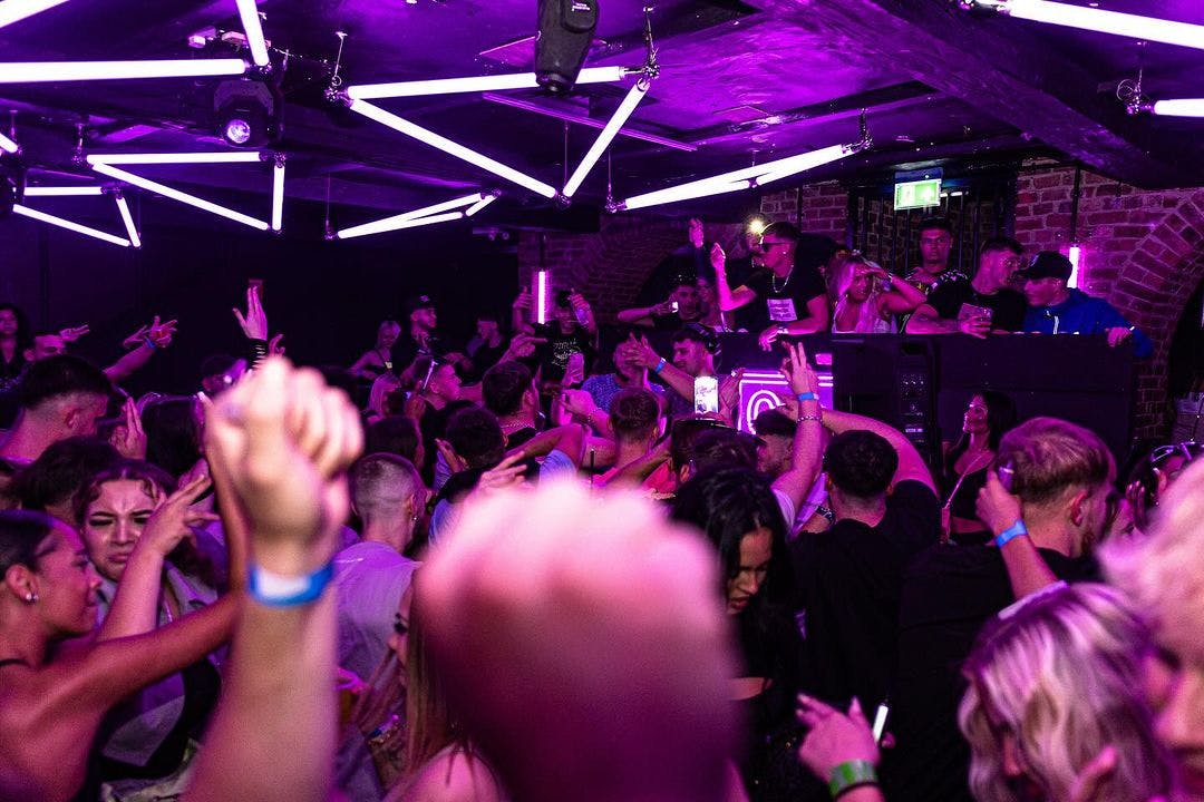 FREE RE-FRESHERS RAVE | HOUSE - DISCO - GARAGE at The Secret Vault ...